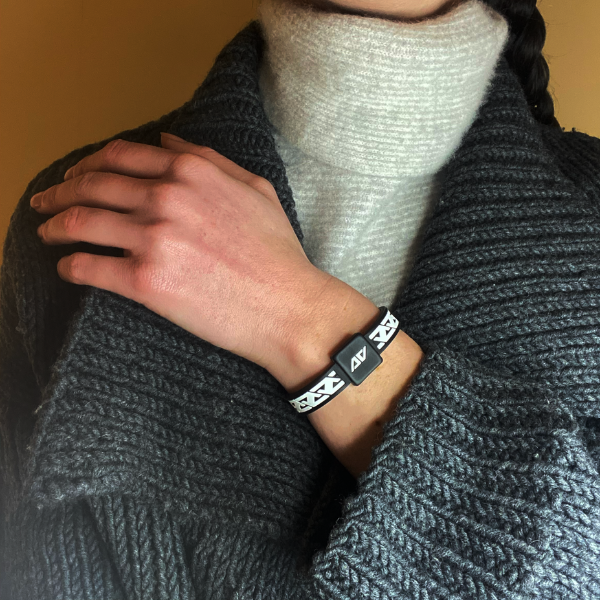 AV Edge LEGEND Wristband | Advanced EF Technology for Peak Health – AV EDGE